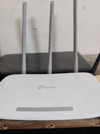 WiFi routers, different models, single, double, triple antenna, dual ...
