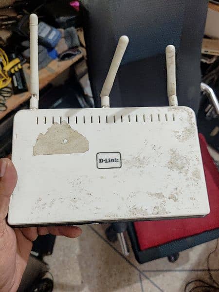 WiFi routers, different models, single, double, triple antenna, dual ...