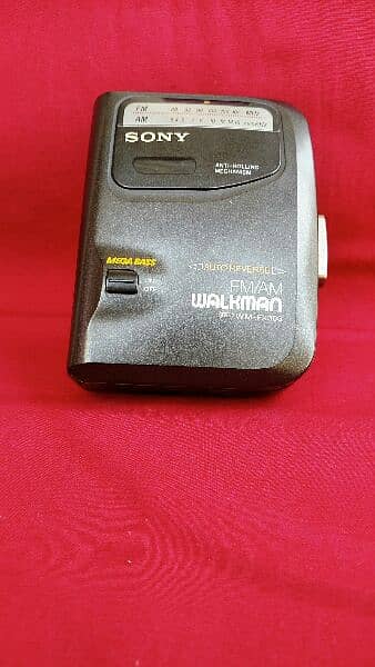 vintage sony walkman Old is gold - TV - Video - Audio - 1068165784