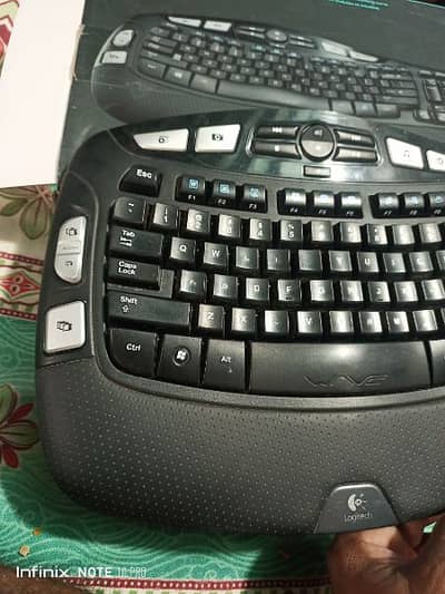 Logitech MK550 wireless keyboard and mouse pair with full box ...