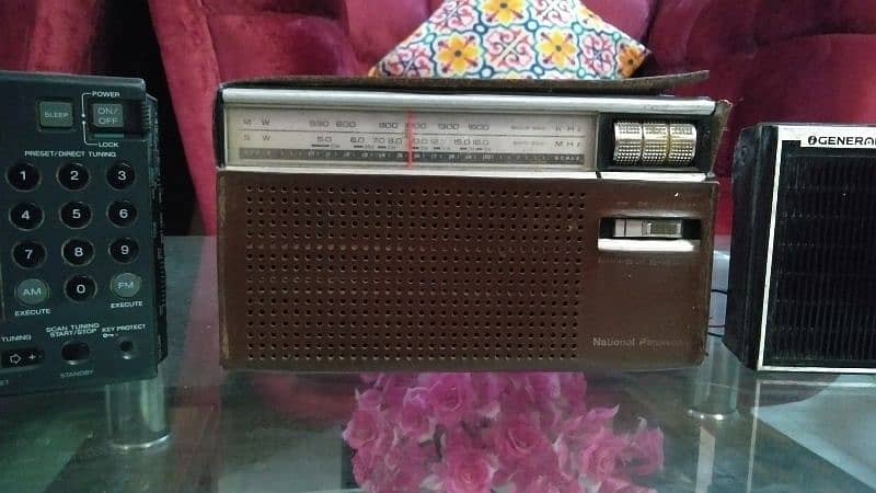 a beautiful old antique radio - Other Hobbies - 1075941574
