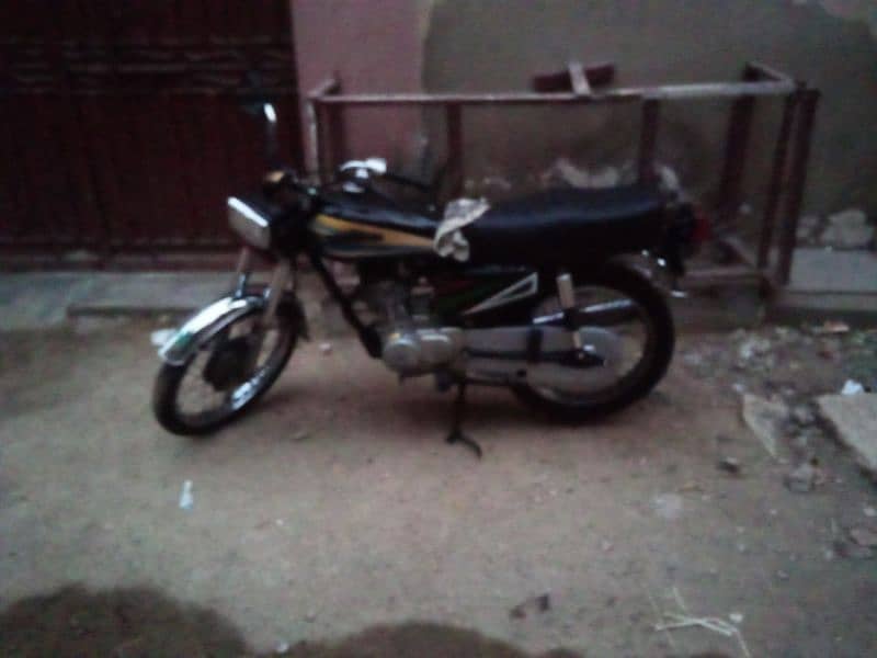 unique 125 - Standard - 1076862420