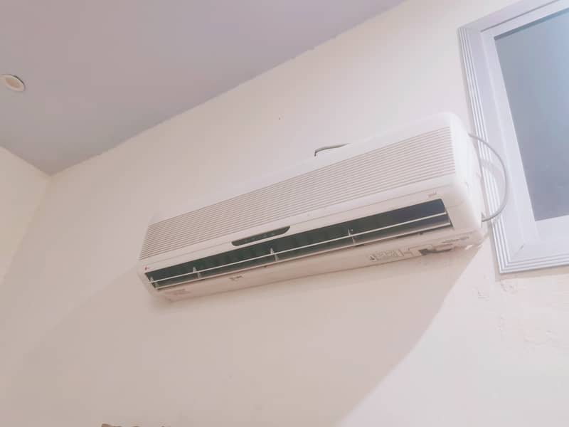 AC LG split 1.5 ton super Cooling - AC & Coolers - 1077980310