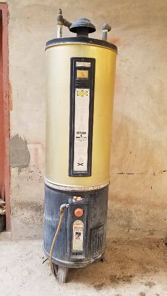 Orignal Used Big Size Water Geyser for Sale in Lahore Good Condition ...