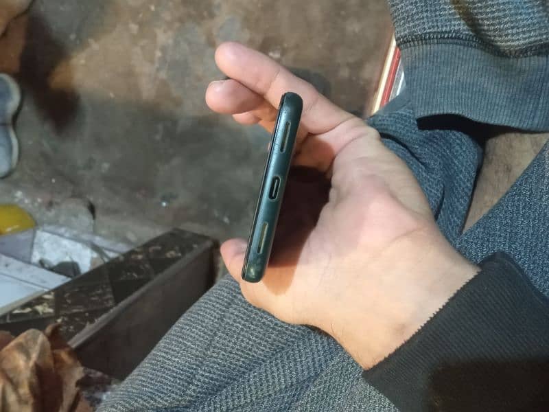 Google pixel 5a5g damaged panel - Mobile Phones - 1081179731