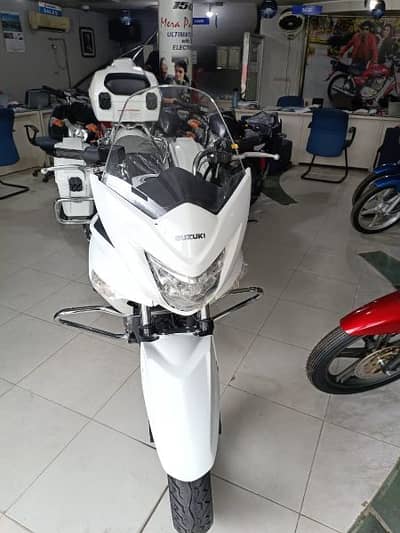 Suzuki Inazuma GW250 heavy bike at Company showroom. - Standard ...