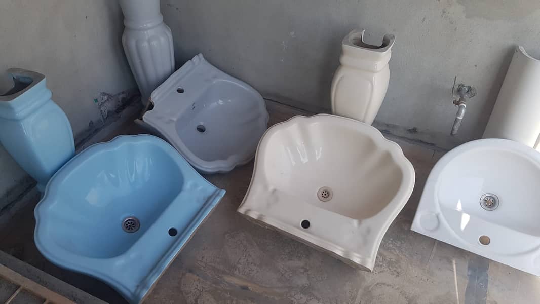 Commode and basin available - Other Home Appliances - 1083753025