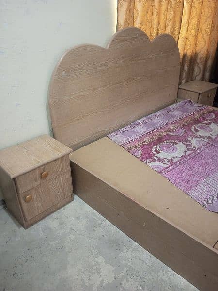 king bad - Beds - 1084938280