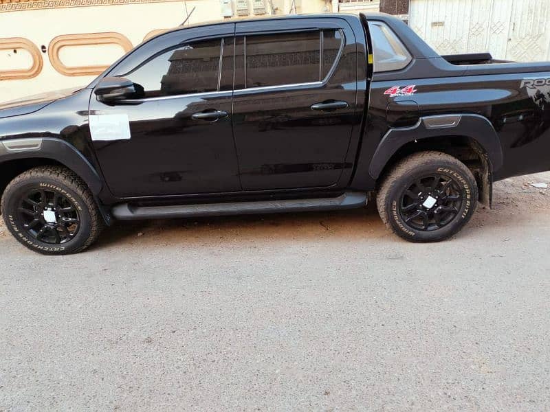 Toyota Hilux Revo roco 2023 - Cars - 1085795293