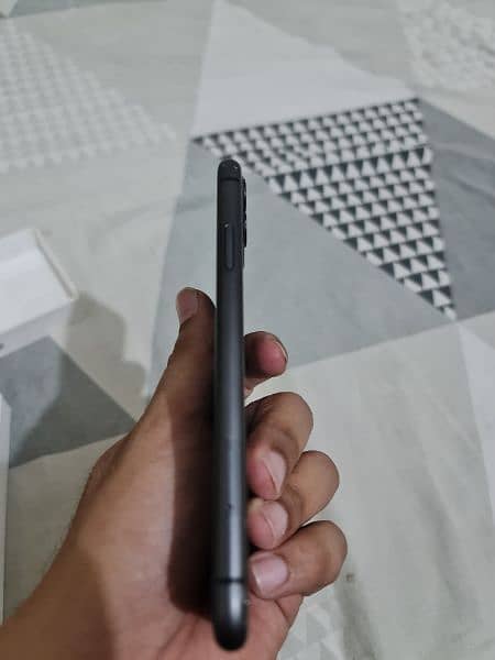 iphone 11 with box dual sim factory unlocked pta approved - Mobile ...