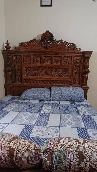 King size chinioti bed with dressing table. Excellent wood quality ...
