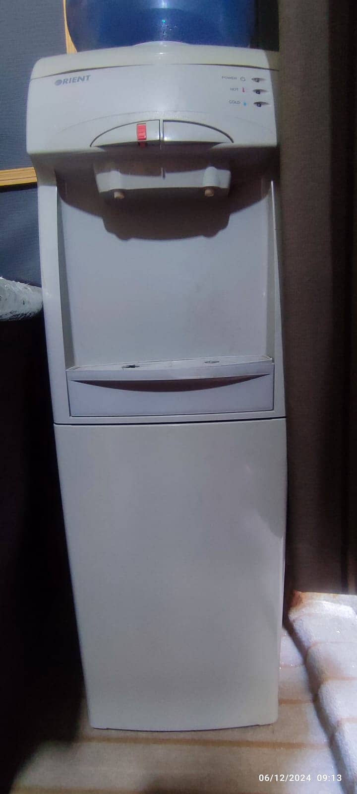 Water Dispenser in Excellent Condition - Water Dispensers - 1090221163