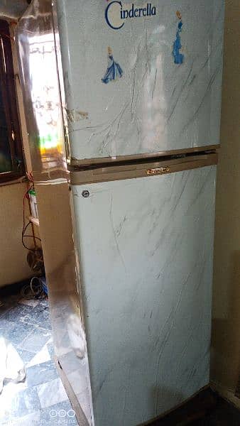 Dawlance Refrigerator Medium Size - Refrigerators - 1091566315