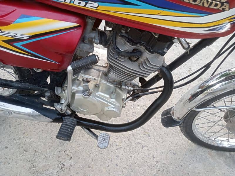 Honda 125 2019 model Lahore number urgent sale - Standard - 1091819564