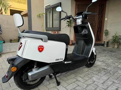 Metro E8s Pro Lush - Electric Bikes - 1092119851