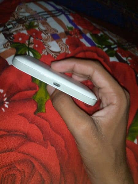 Zong 4g Device - Mobile Phones - 1092526945