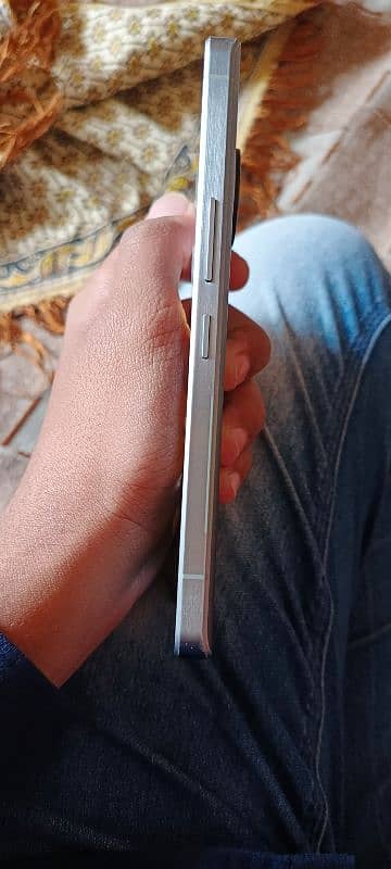 aquos Sharp R 7 - Mobile Phones - 1094990836