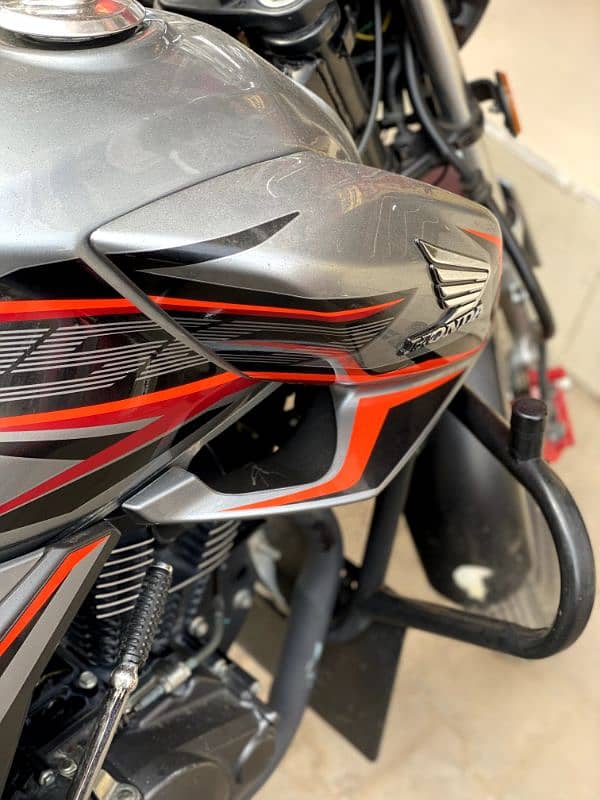 Honda CB150F Silver Special Edition - Standard - 1095689576