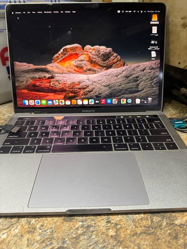 Macbook pro 2017 - Laptops - 1096021461