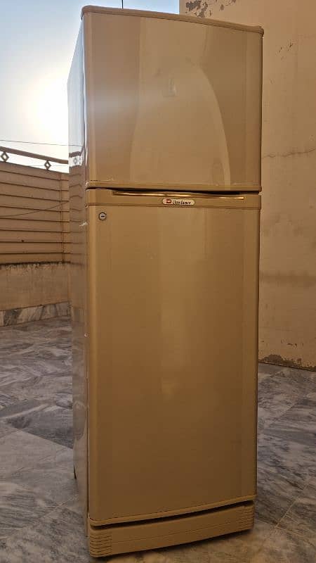 Dawlance Refrigerator Medium Size - Refrigerators - 1096044961