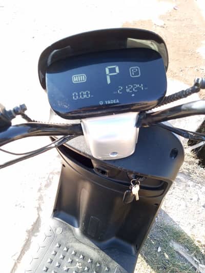 metro E8S pro - Scooty & Scooters - 1097946527