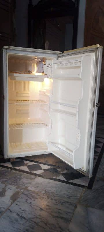 Sanyo Mini refrigerator - Refrigerators - 1098608183