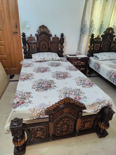Wooden Made Chinioti Single Beds With Mid Table New. - Beds - 1098677737