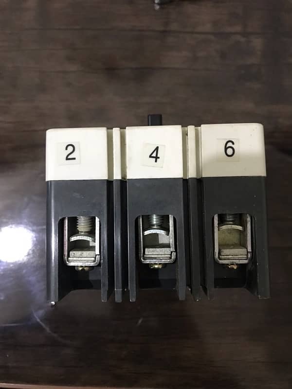 3 phase breaker for sale - Other Home Appliances - 1099102210