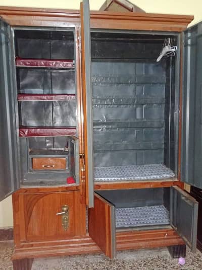 Safe almari - Wardrobes - 1099430670