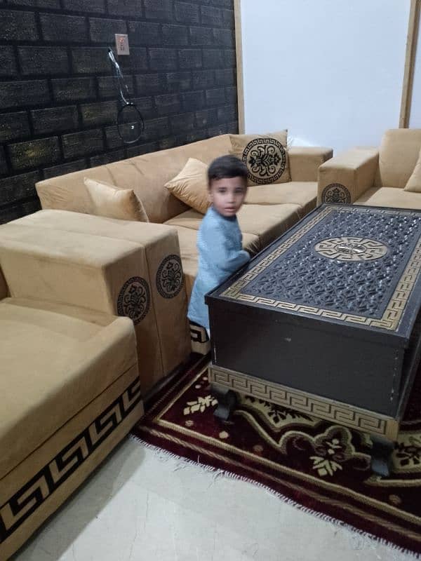 central table - Tables & Dining - 1099683929