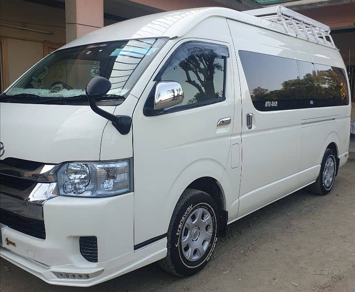 Toyota hiace grand cabin 224 - Buses, Vans & Trucks - 1100004342