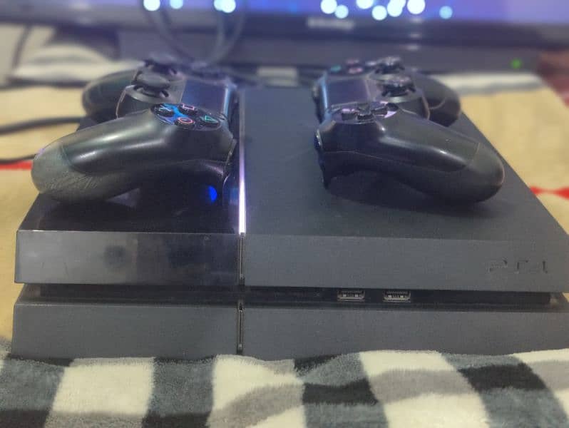 PS4 with 2 controllers - Gaming Consoles - 1100118331