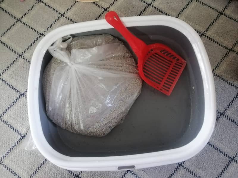 Litter Box and Litter Picker in mint condition-hardly used for 1 week ...