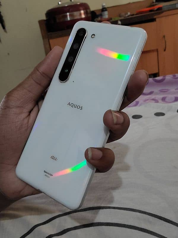 Sharp Aquos R5 5G - Mobile Phones - 1100359557