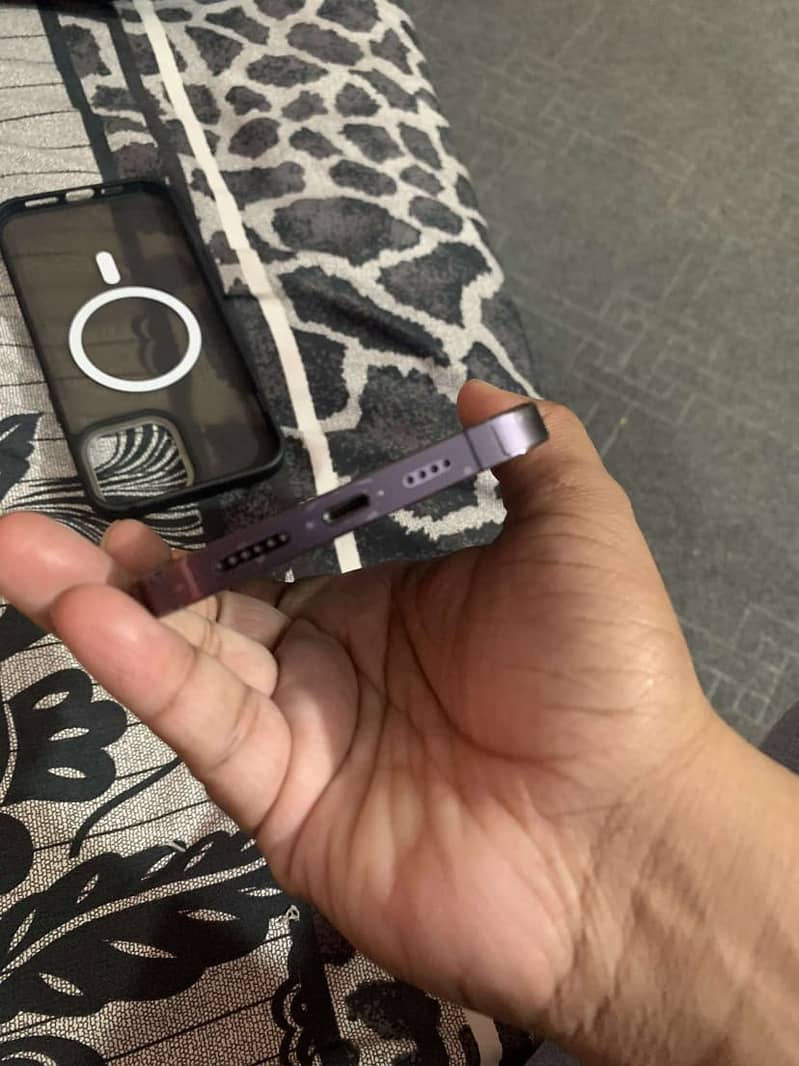 Apple iPhone XR - Mobile Phones - 1100386210