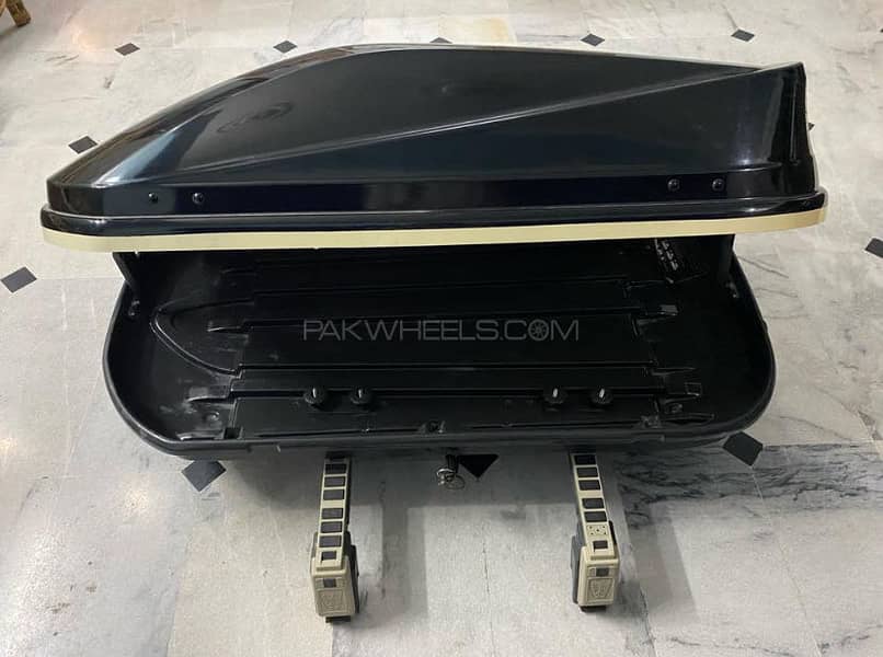 Car Roof Box & Rails - Exterior - 1101087679