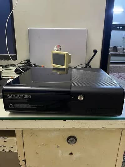 XBOX 360 E ULTRA SLIM | 500 GB | WIRELESS CONTROLLER - Gaming Consoles ...