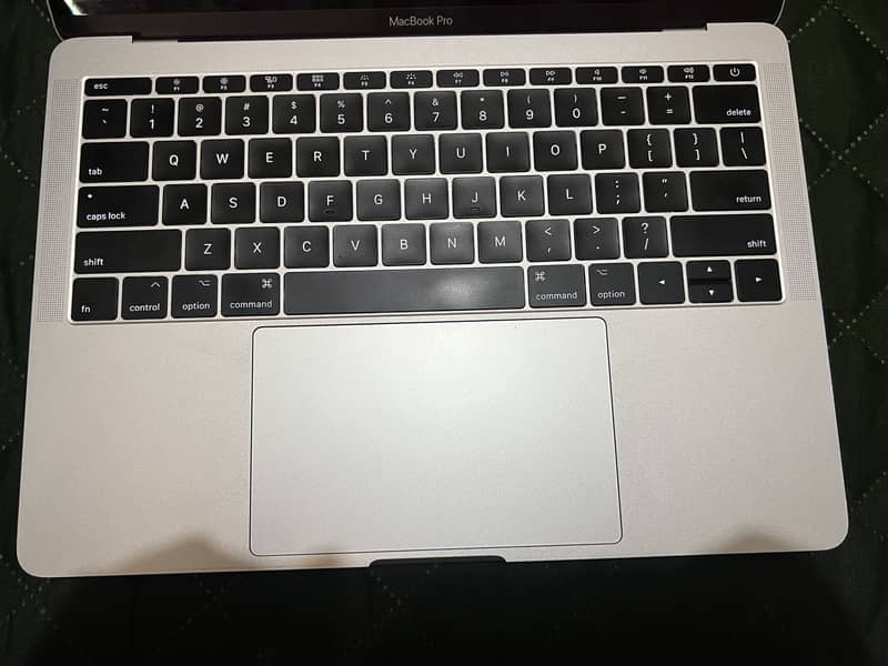 Macbook pro 2017 13 inches - Laptops - 1101234043