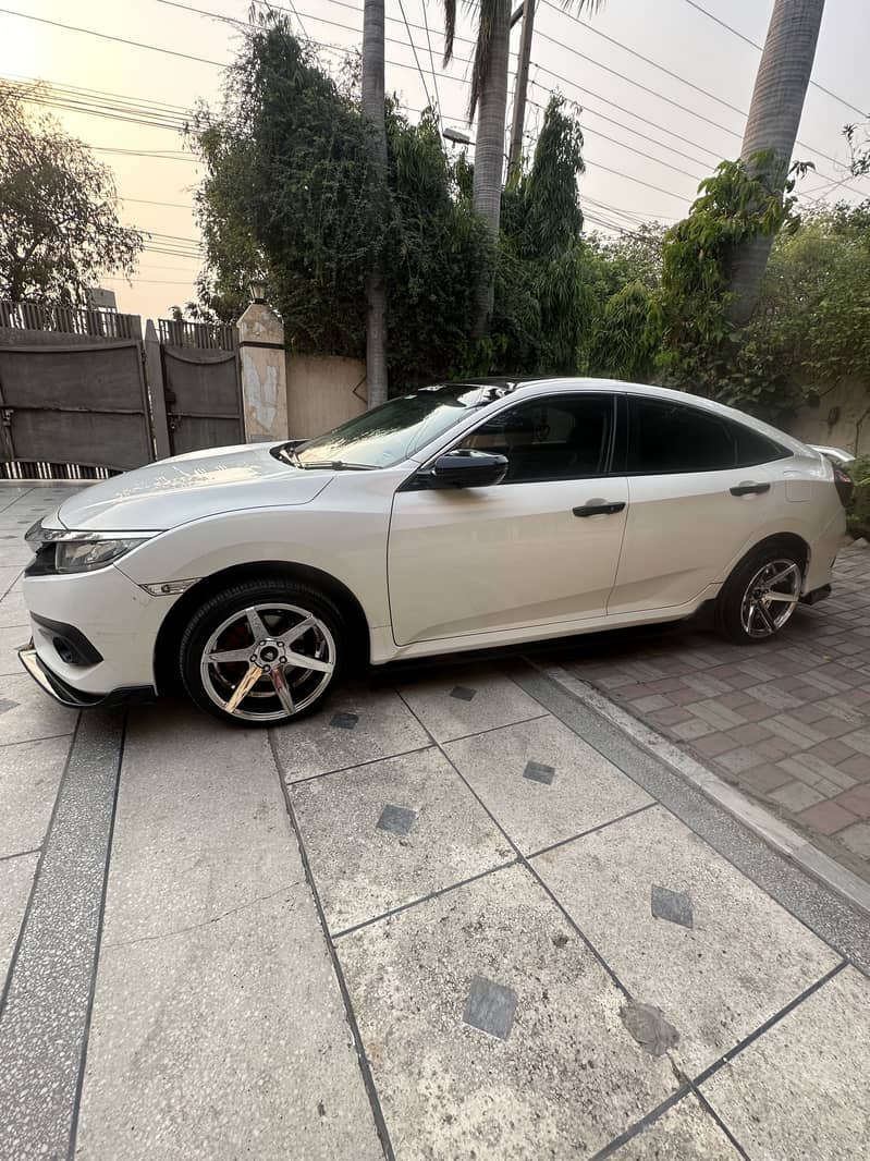 Honda Civic 2018 model oriel - Cars - 1101625712