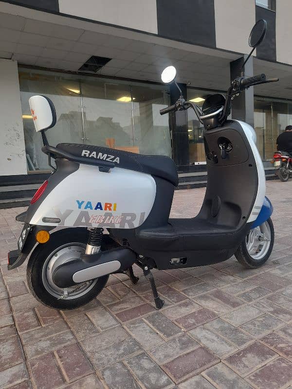 electric scooty bike in best condition in wranty - Electric - 1101648268