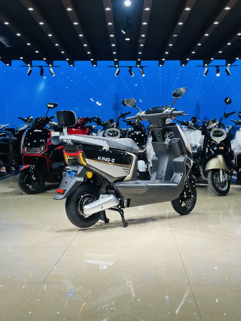 KING Z EVEE GENZ SCOOTY SCOOTER MALE FEMALE GIRLS SCOTY EV METRO YADEA ...