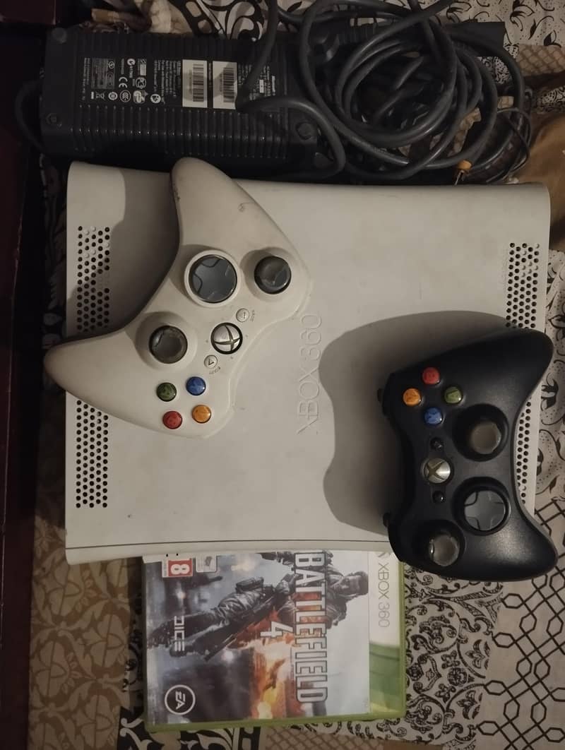 Xbox 360 console - Gaming Consoles - 1101874128