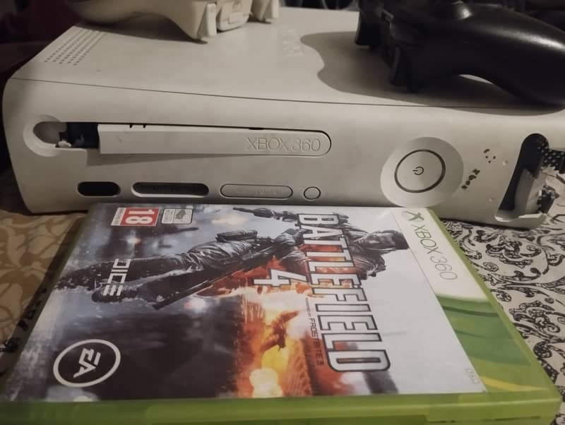 Xbox 360 console - Gaming Consoles - 1101874128
