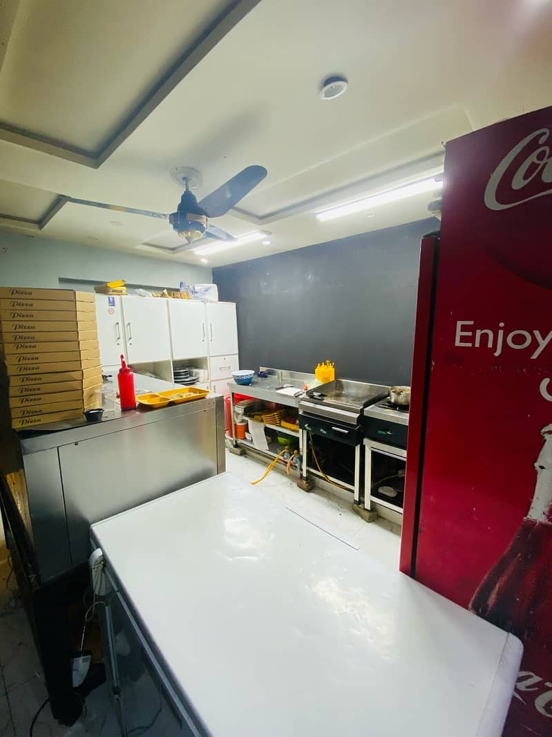 Fast Food Restaurant - Hotels & Restaurants - 1101919428