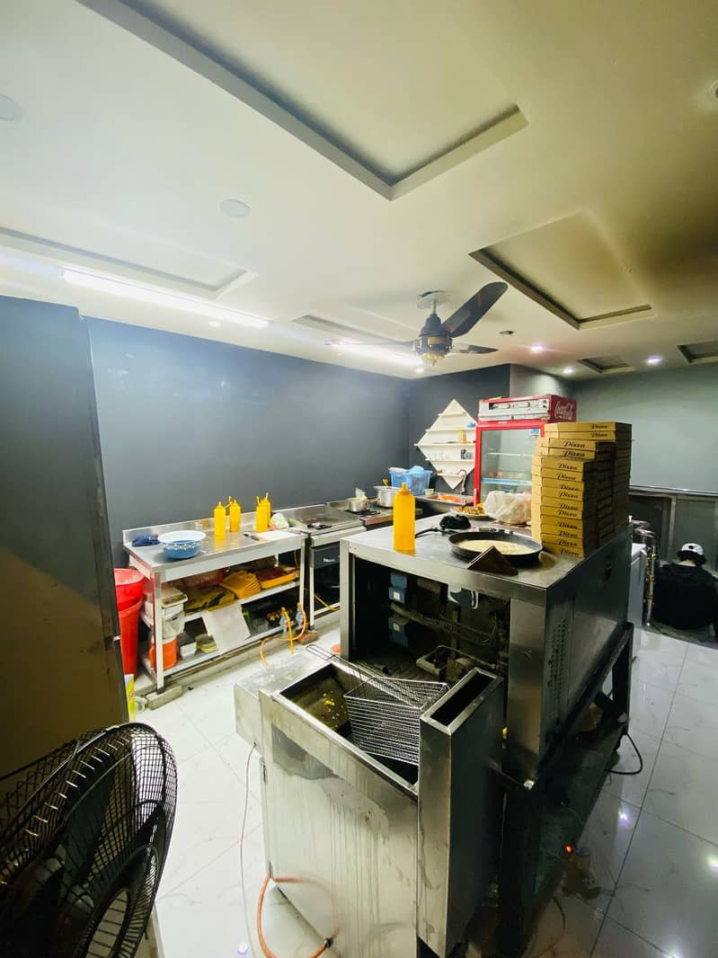 Fast Food Restaurant - Hotels & Restaurants - 1101919428