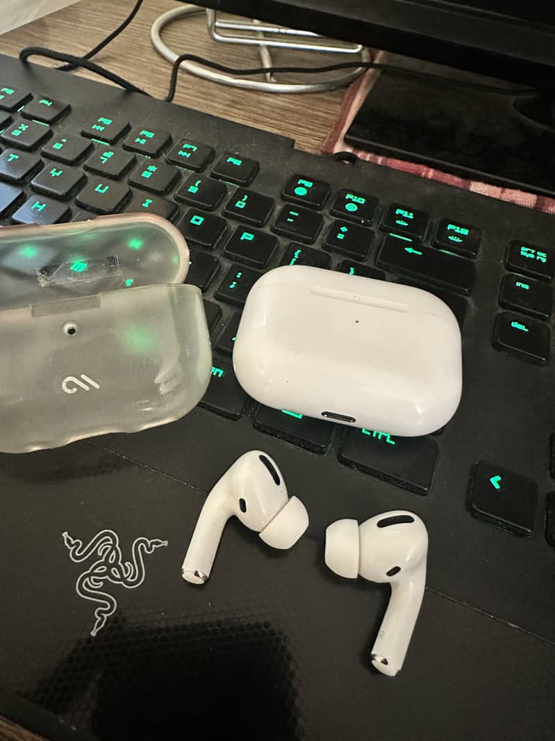 Airpods pro (1st gen) - Headphones - 1101966506