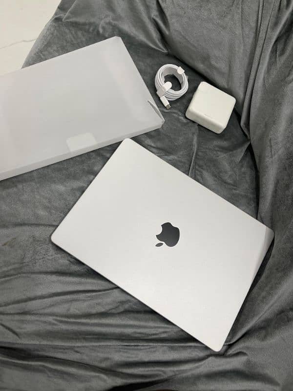 Mack book pro M2 Max 32 GB ram 1tb storage 14 inch display - Laptops ...