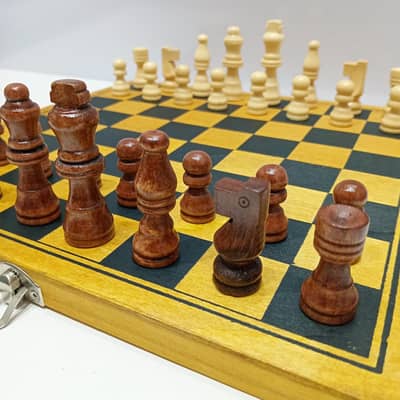 Classic Wooden Chess Set with 32 Pieces & 11x11 Inches Board - Sports ...