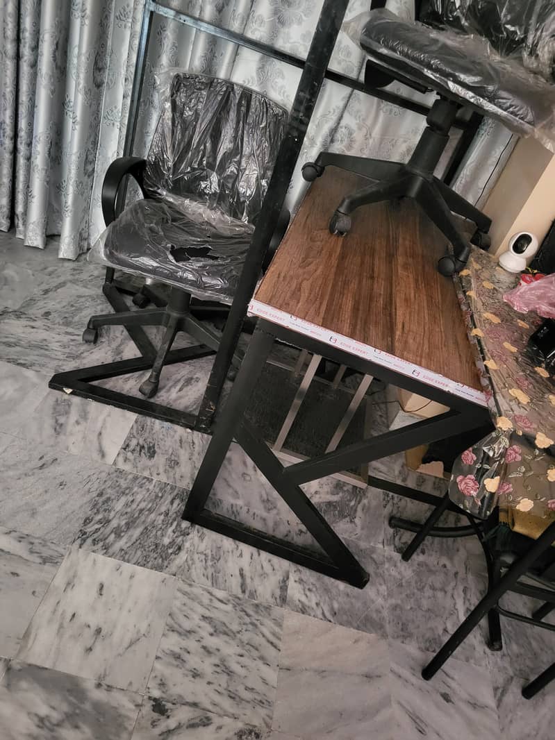 Computer tables and chairs - Other Office Furniture - 1102233347