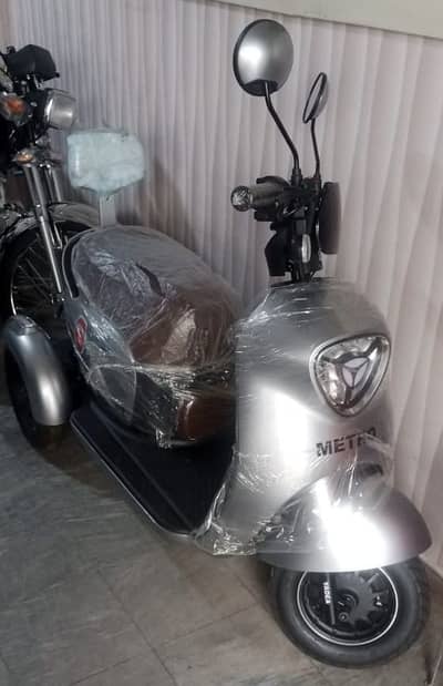 METRO A7 3 wheel Electric scooty - Electric Bikes - 1102739532